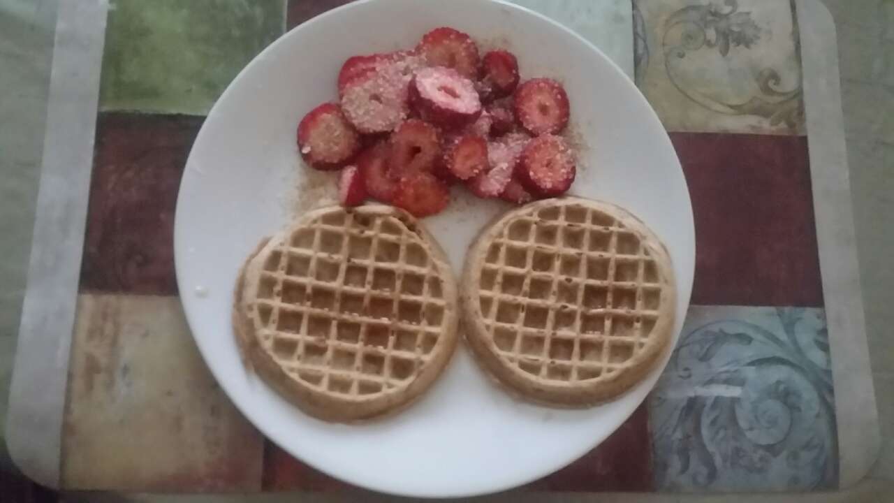 breakfast my way kasi whole grain eggo waffles, stawberries organic ...