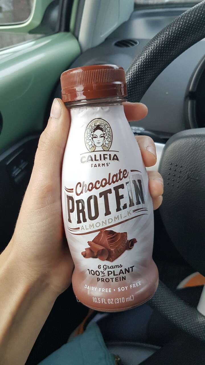Califia Farms Chocolate protein Pure Almond Milk: Calories, Nutrition ...
