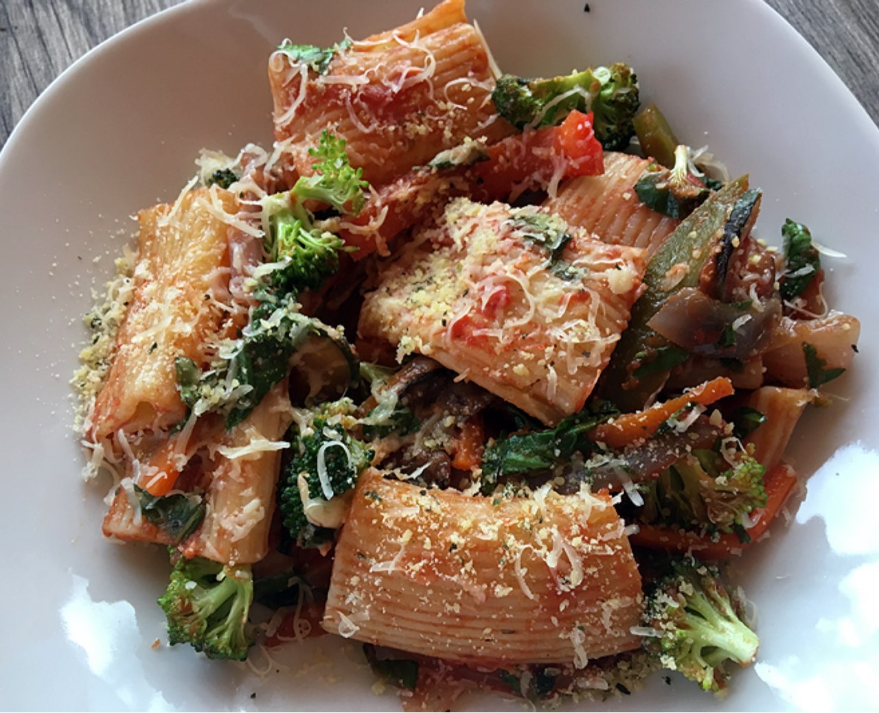 Baked 7 veggie paccheri pasta. So delicious 💚 Green and red bell ...