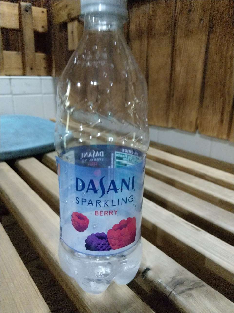 Dasani Sparkling Water, Berry, Beverage: Calories, Nutrition Analysis & More | Fooducate