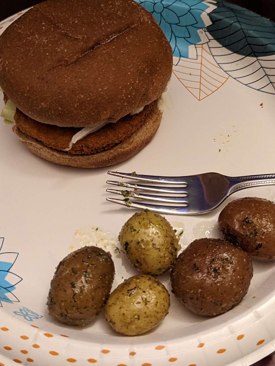 chicken burgers and lemon herb potatoes 😋 | Fooducate Diet Motivation