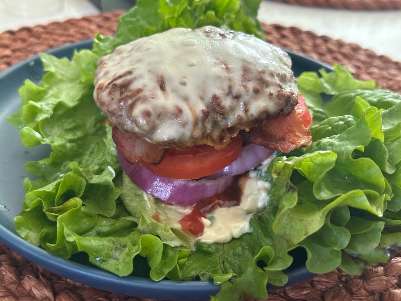 Bunless burger for lunch. Easy peasy! More cost effective than buying ...