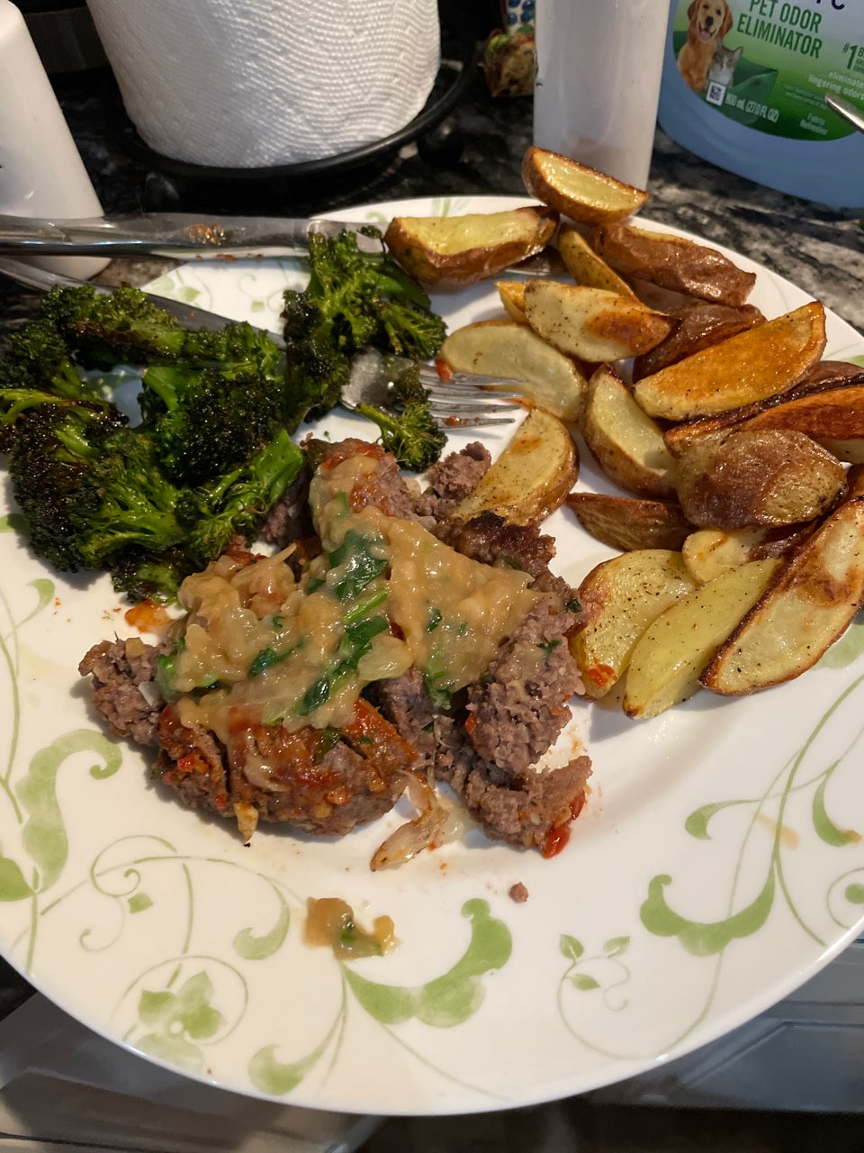 Meatloaf À La Mom with Potato Wedges, Gravy and Broccoli | Fooducate ...