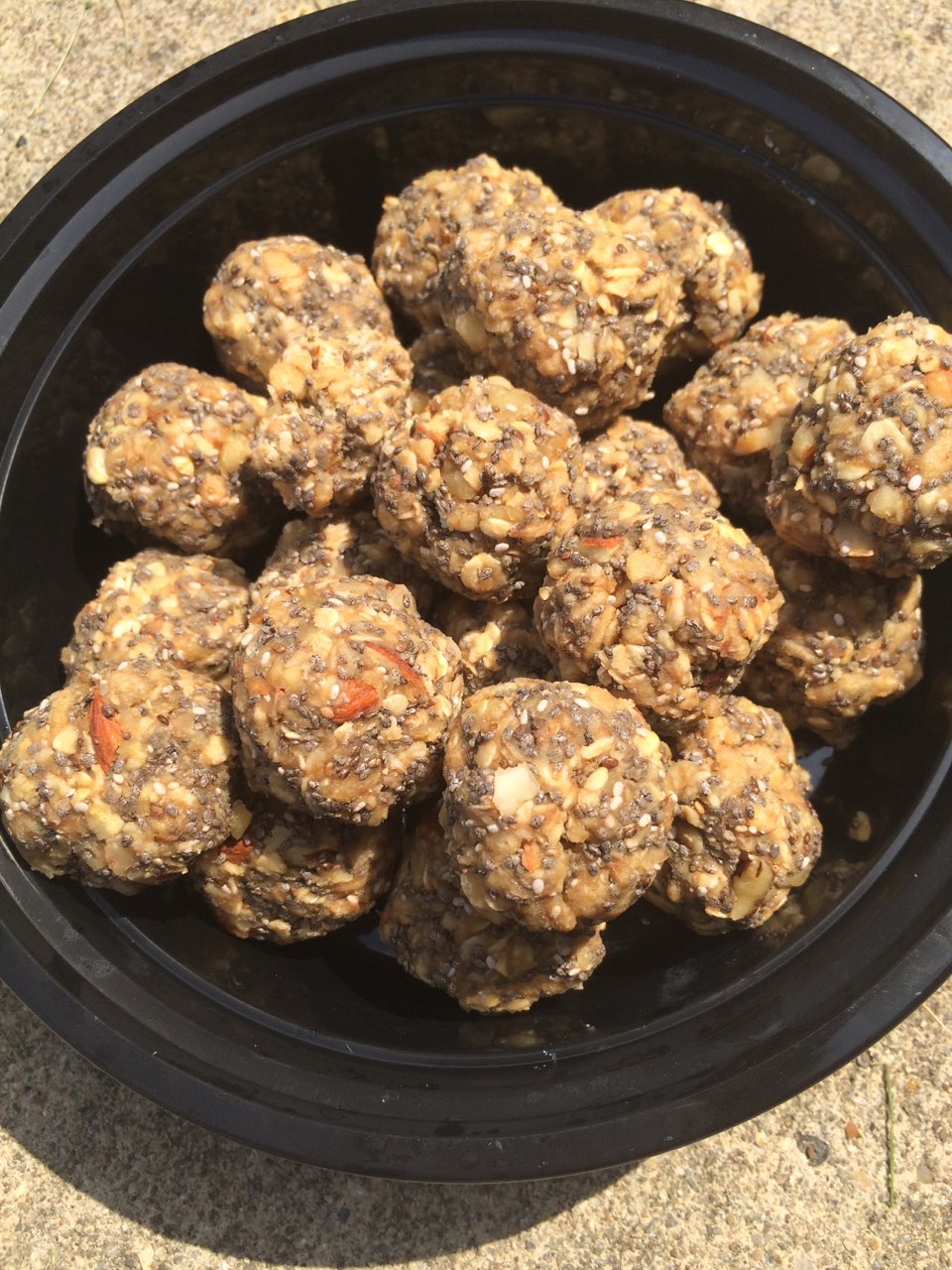 protein balls: Directions, calories, nutrition & more | Fooducate