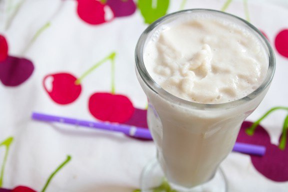 Healthy Large Vanilla Milkshake: Directions, calories, nutrition & more ...
