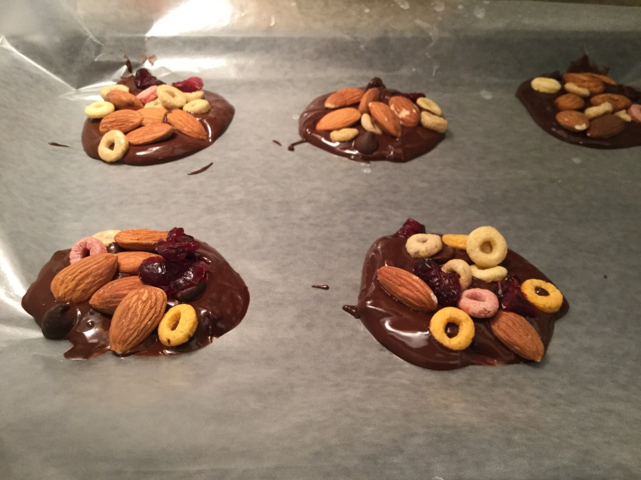 trail mix bites: Directions, calories, nutrition & more | Fooducate