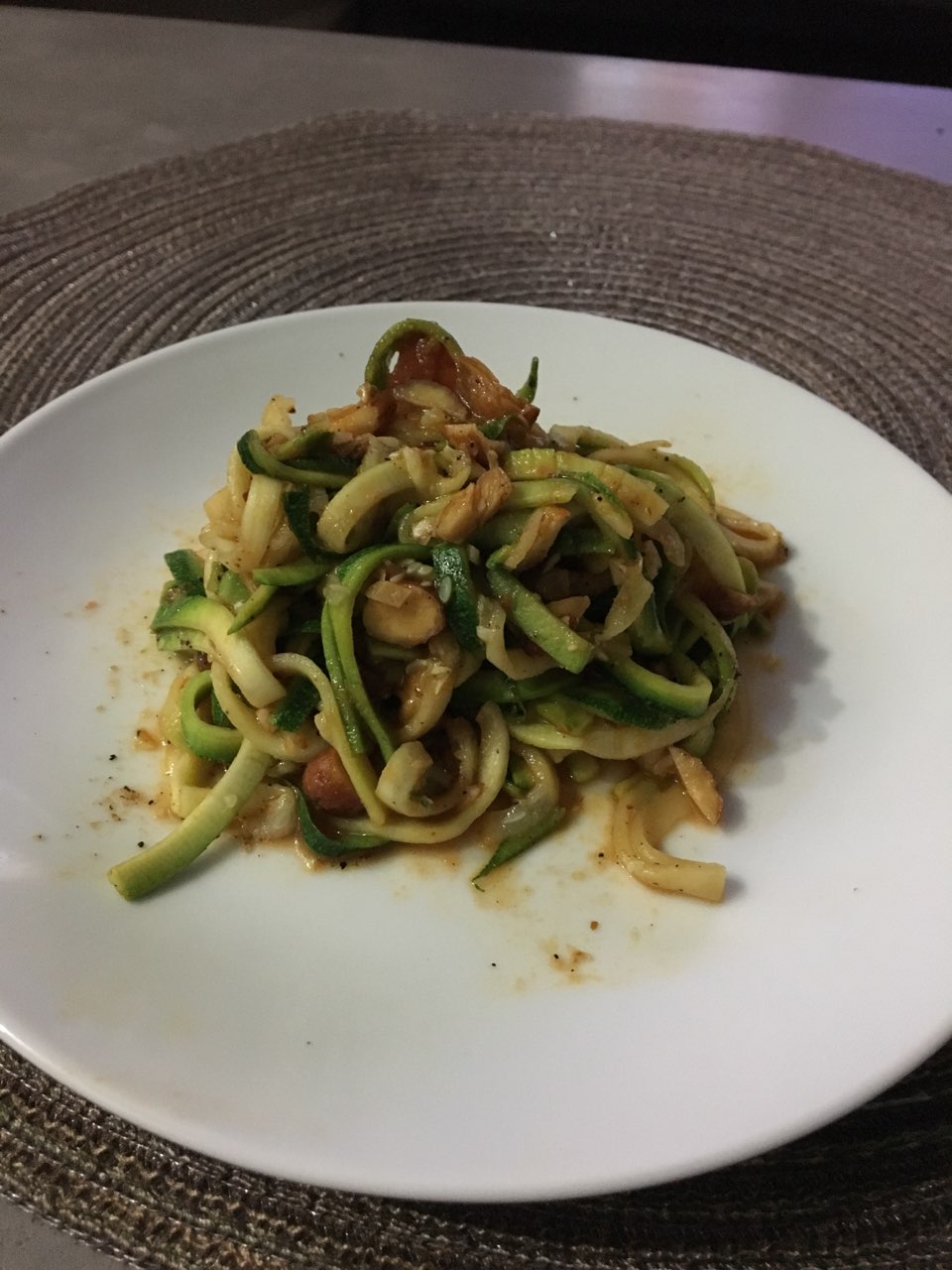 spicy Zucchini Pasta: Directions, calories, nutrition & more | Fooducate