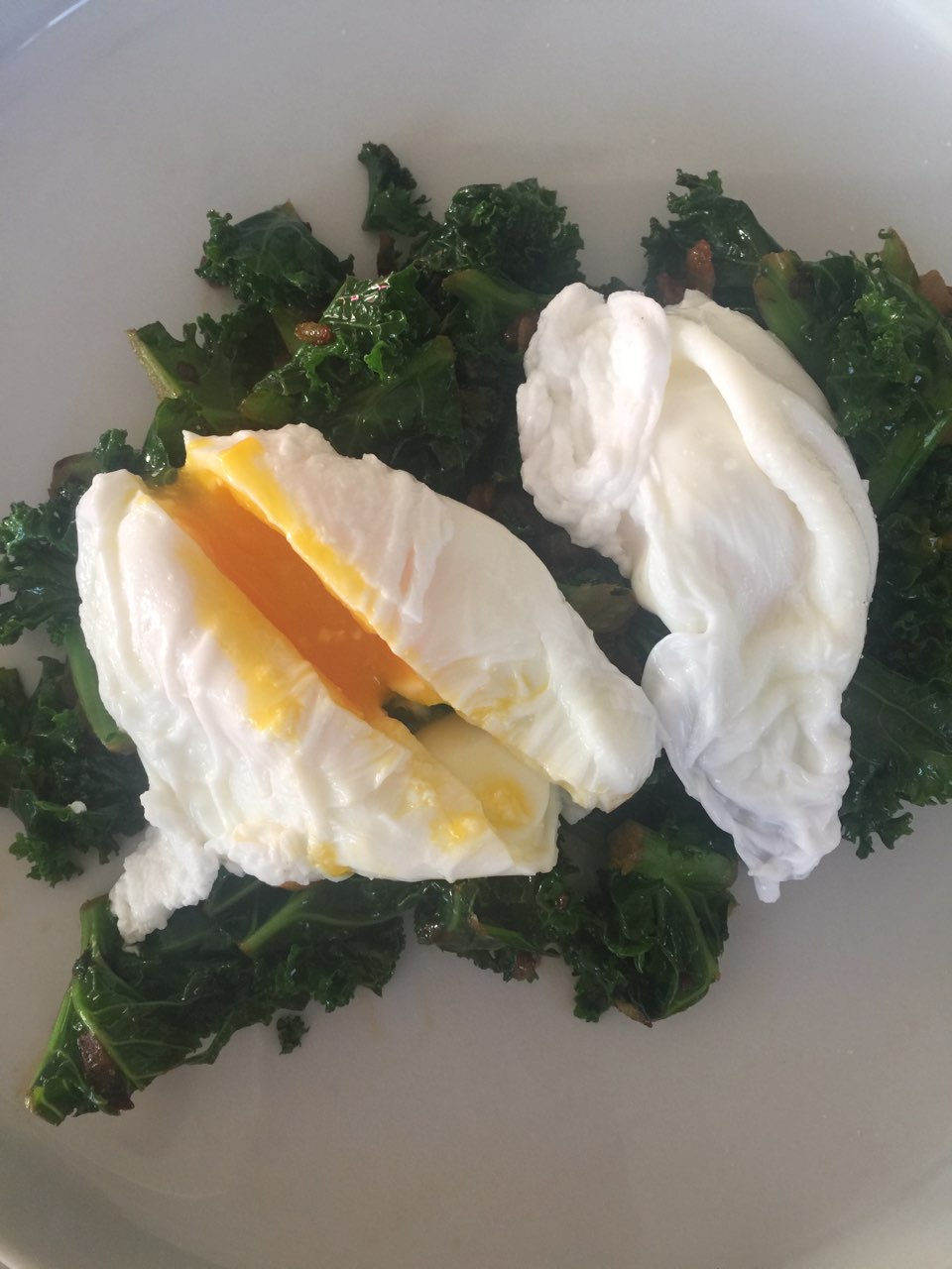 Poached Eggs Over Kale with Onion: Directions, calories, nutrition ...