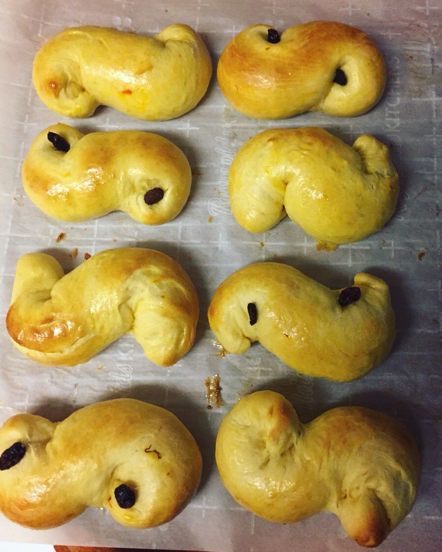 Saffron Buns: Directions, calories, nutrition & more | Fooducate