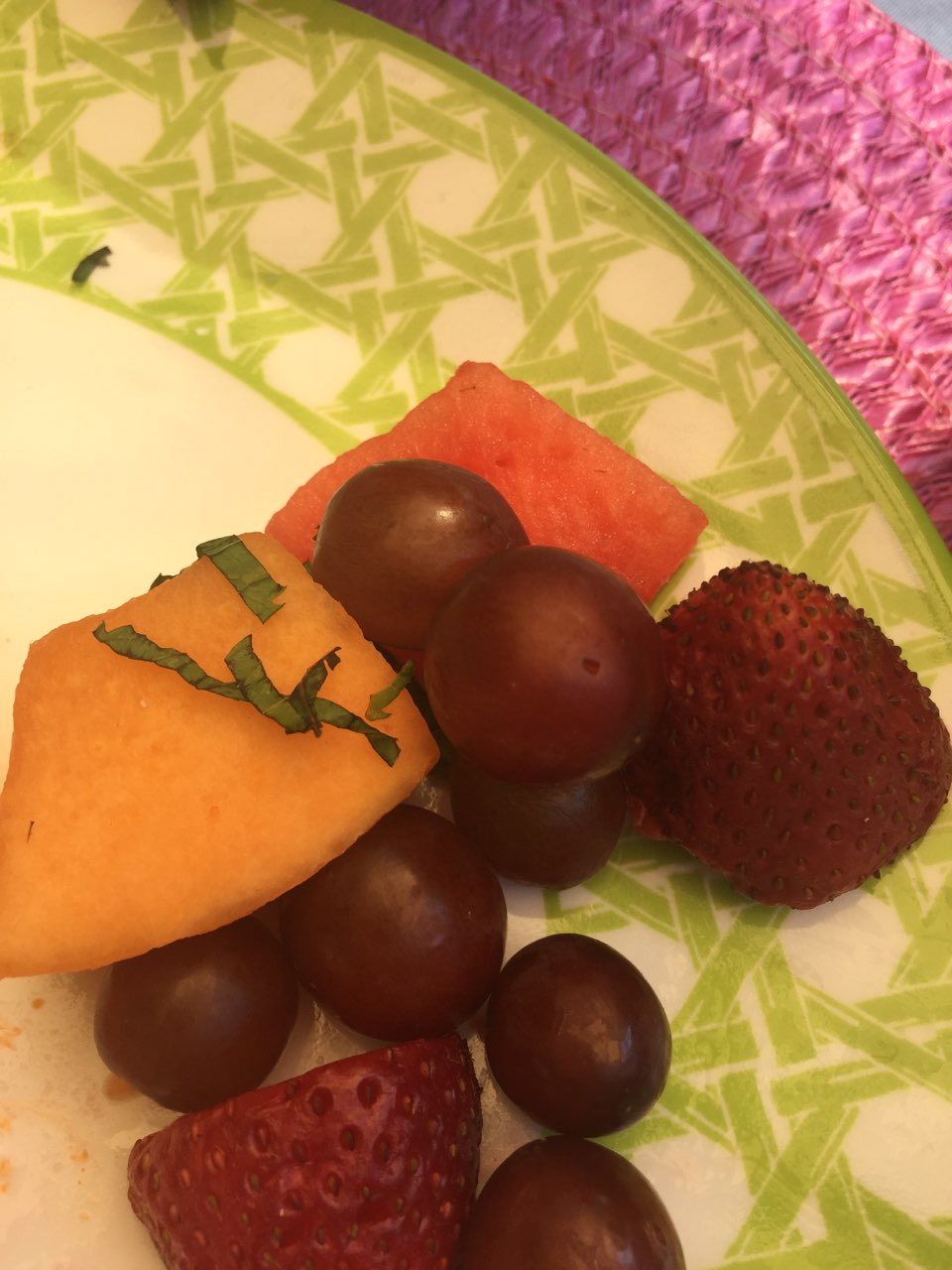 refreshing fruit salad: Directions, calories, nutrition & more | Fooducate