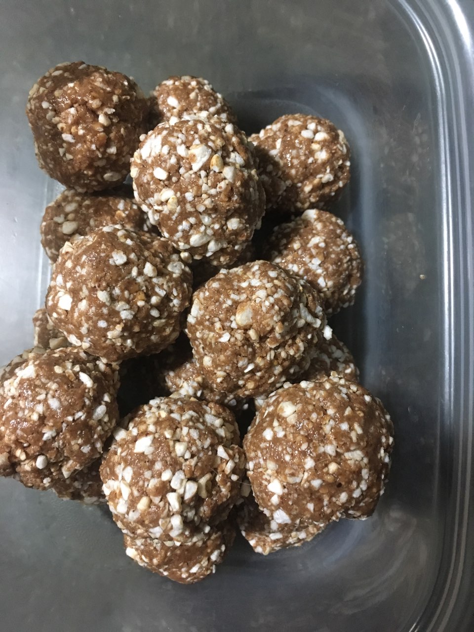 Basic Energy Bites: Directions, calories, nutrition & more | Fooducate