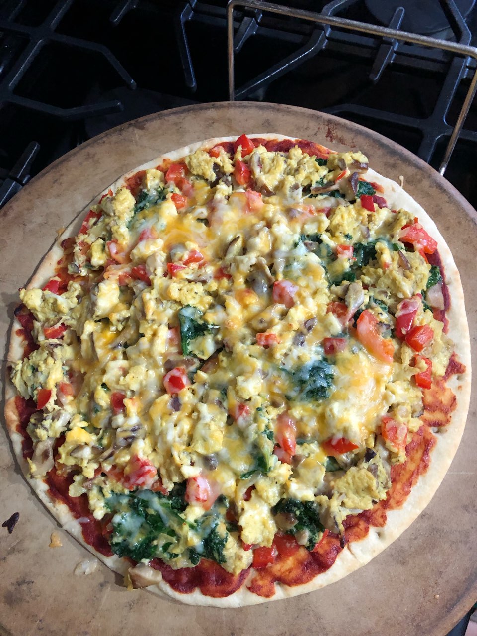 A hearty breakfast pizza: Directions, calories, nutrition & more ...