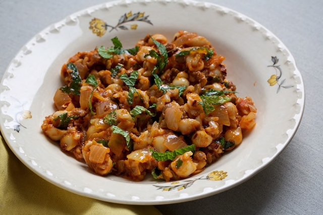 Koshary: Directions, calories, nutrition & more | Fooducate