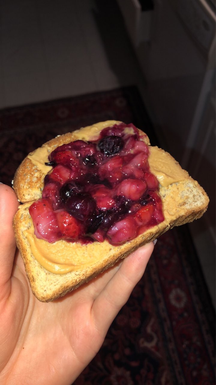 PB and J Snack: Directions, calories, nutrition & more | Fooducate