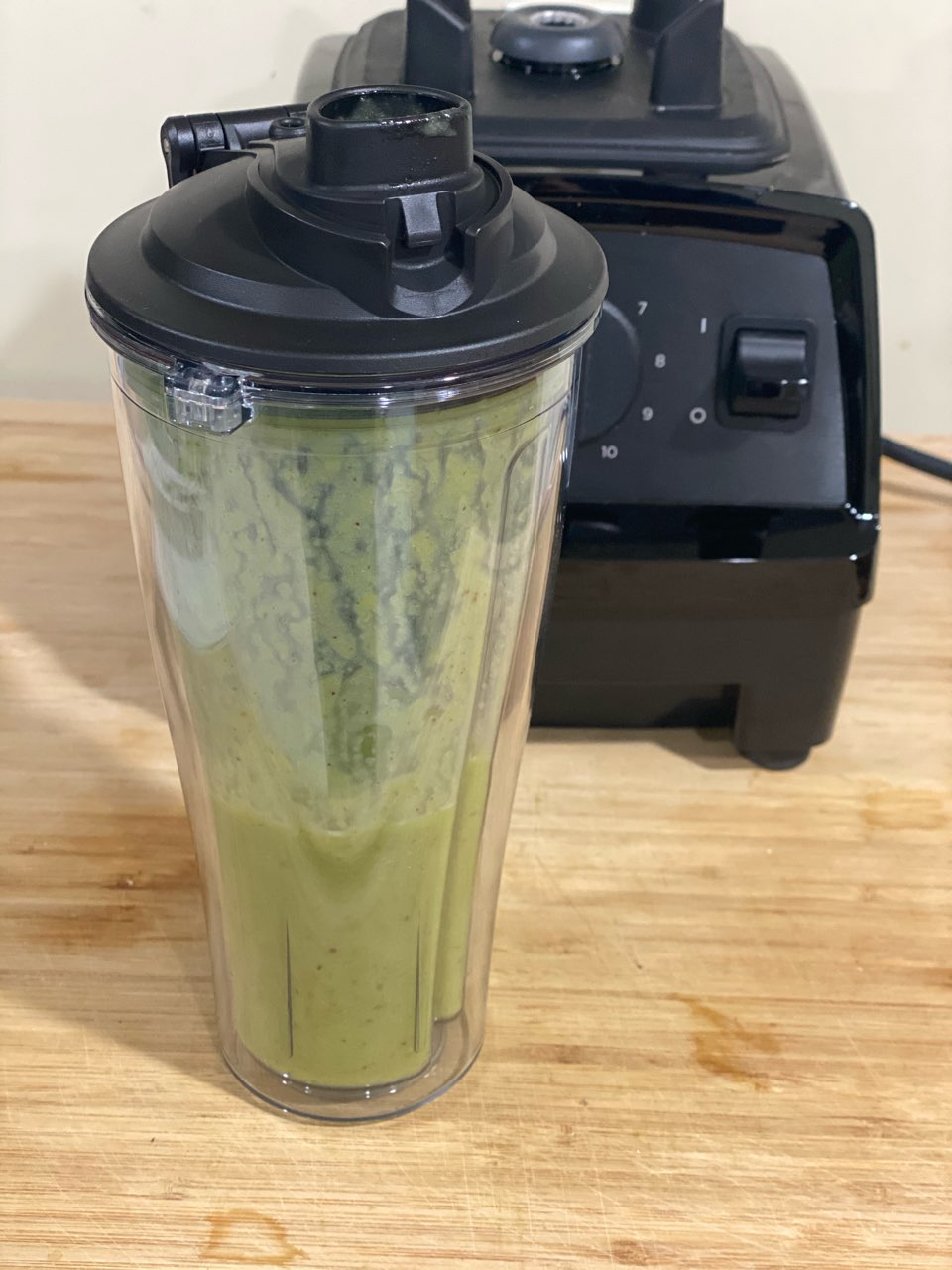 Hulk Smoothie: Directions, calories, nutrition & more | Fooducate