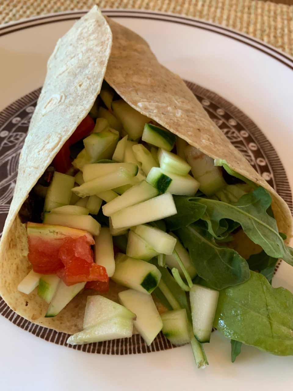 black bean wrap with arugula, cucumber and tomato: Directions, calories ...