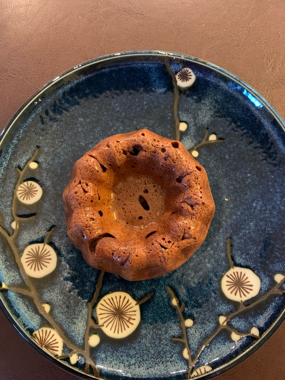 Pascale’s fluffy chocolate cake: Directions, calories, nutrition & more ...