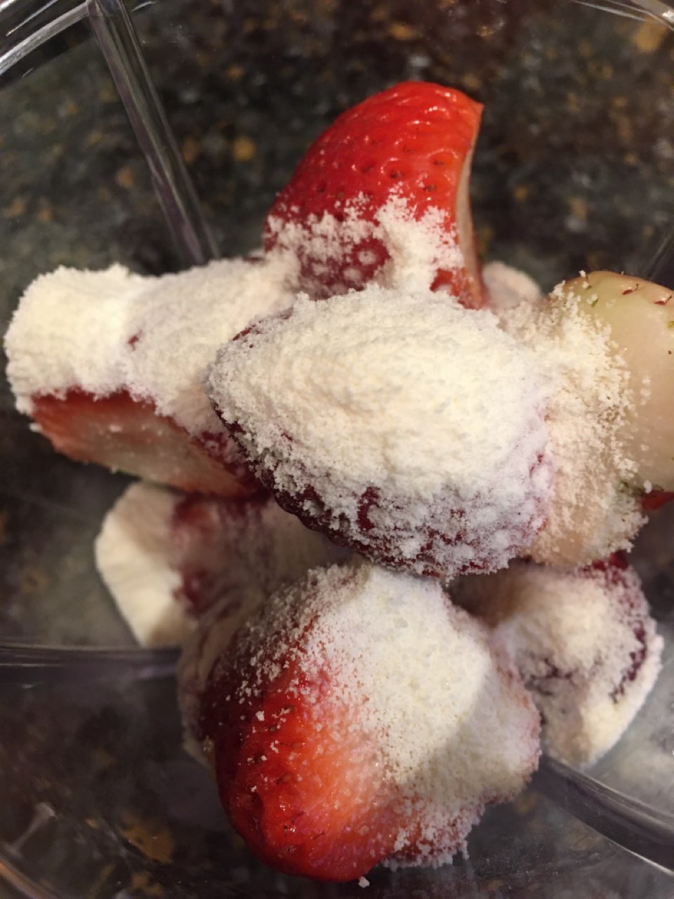 Berry and collagen shake: Directions, calories, nutrition & more ...