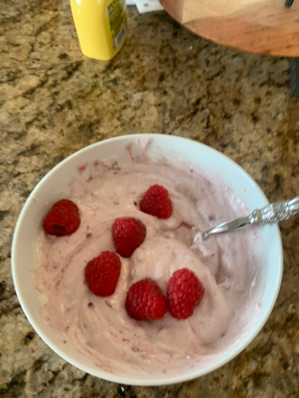 raspberry yogurt: Directions, calories, nutrition & more | Fooducate