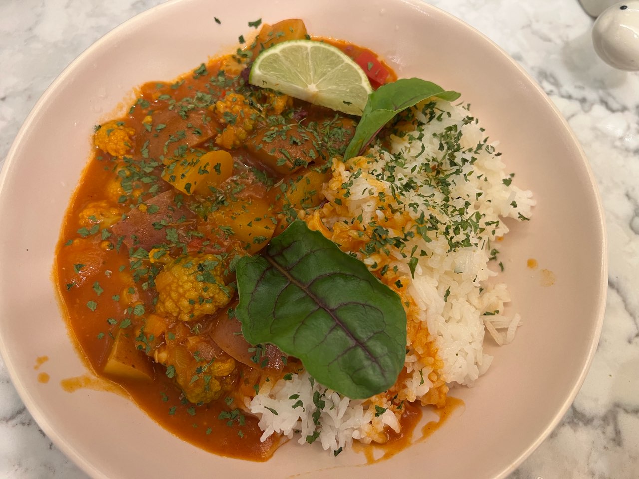 Cauliflower and Potato Red Curry: Directions, calories, nutrition ...