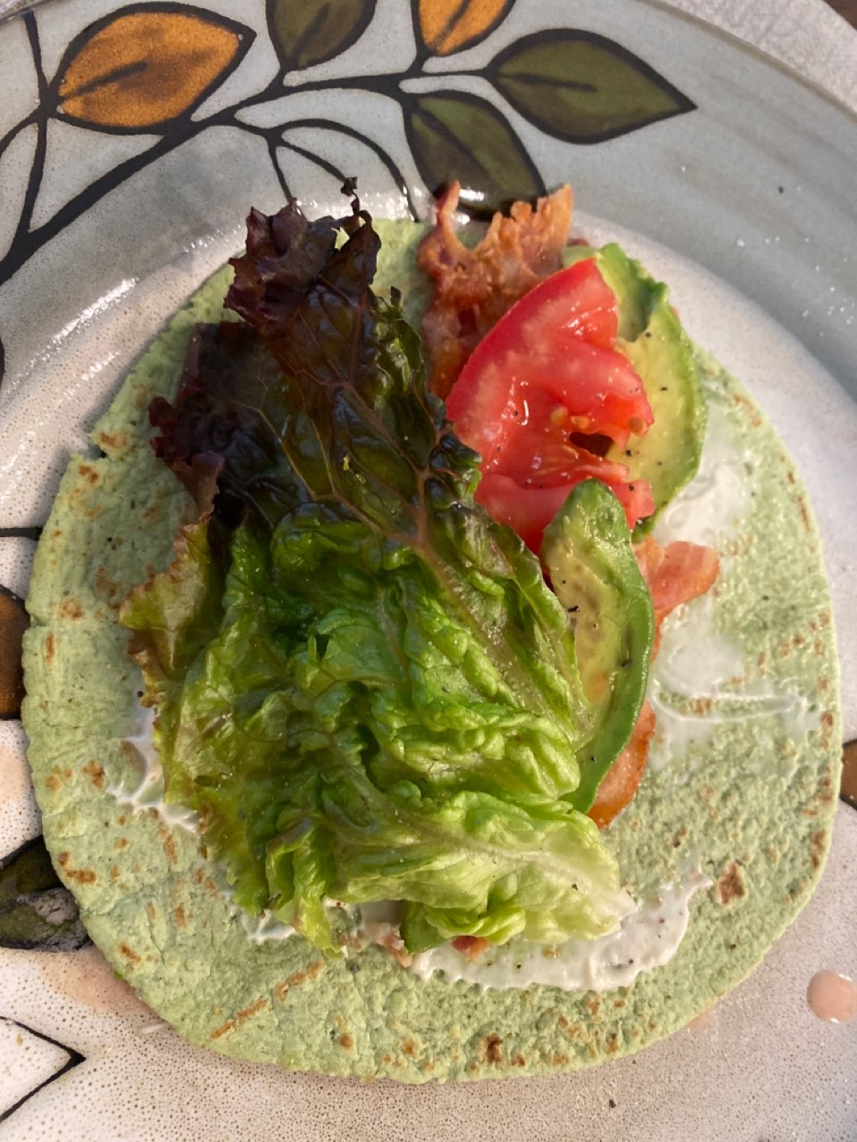 BLT wrap: Directions, calories, nutrition & more | Fooducate