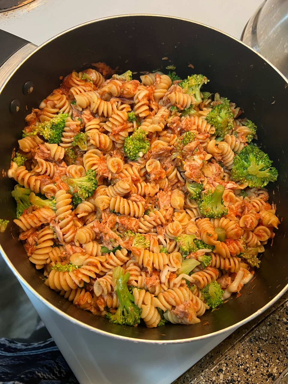 Tuna pasta: Directions, calories, nutrition & more | Fooducate