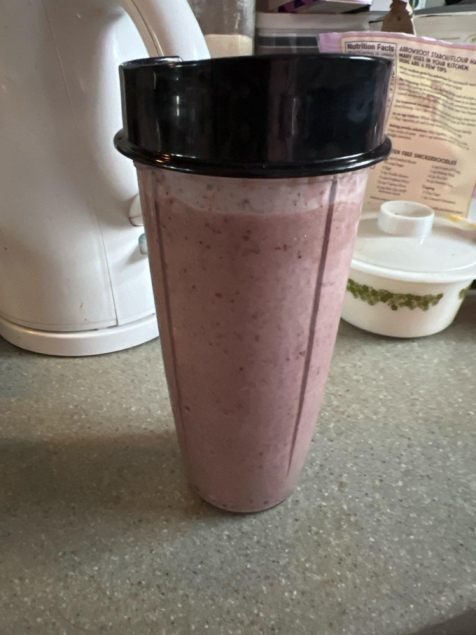 Berry medley shake: Directions, calories, nutrition & more | Fooducate