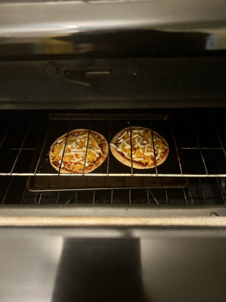 low fat pizza: Directions, calories, nutrition & more | Fooducate