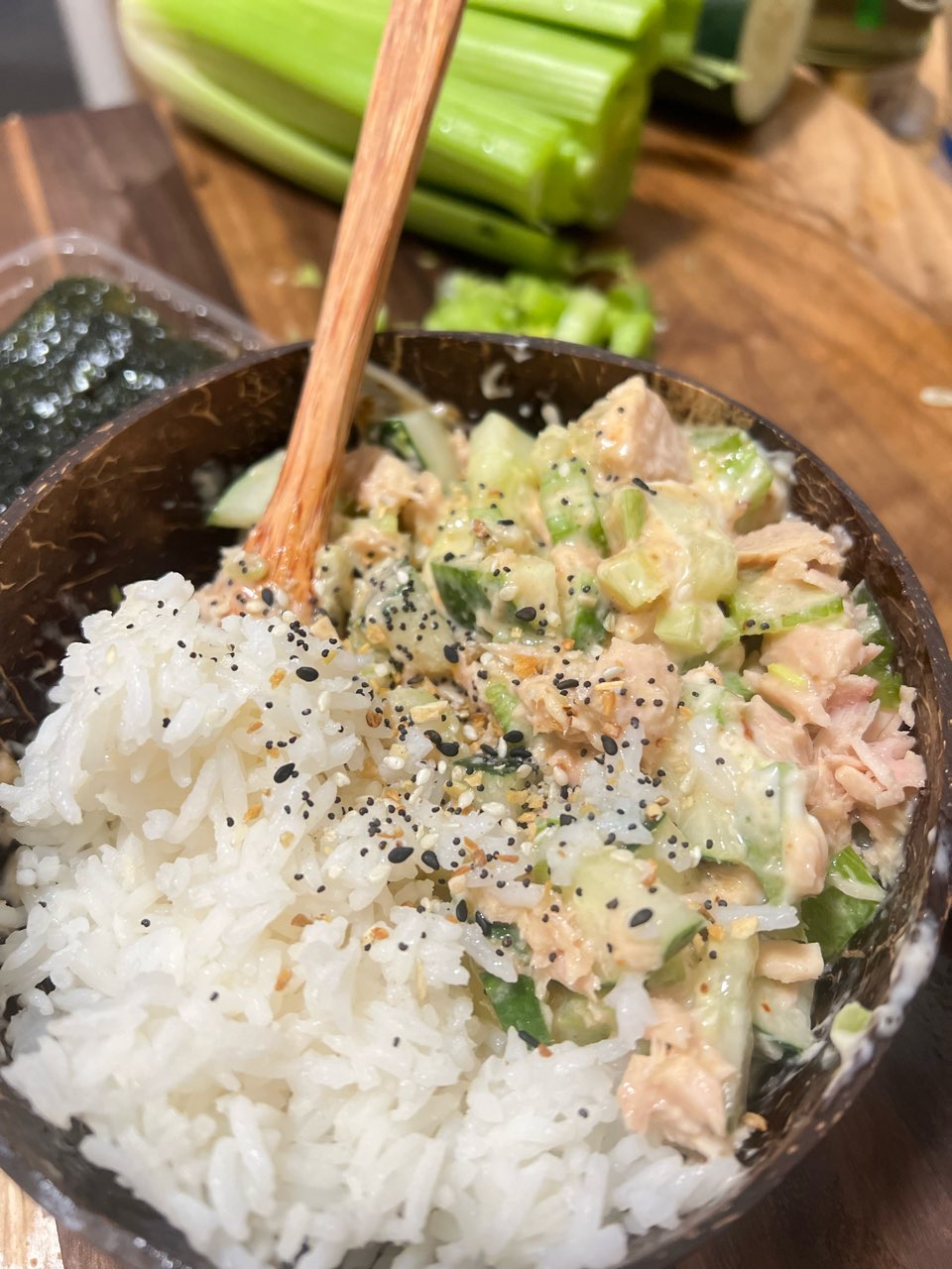 tuna bowl: Directions, calories, nutrition & more | Fooducate
