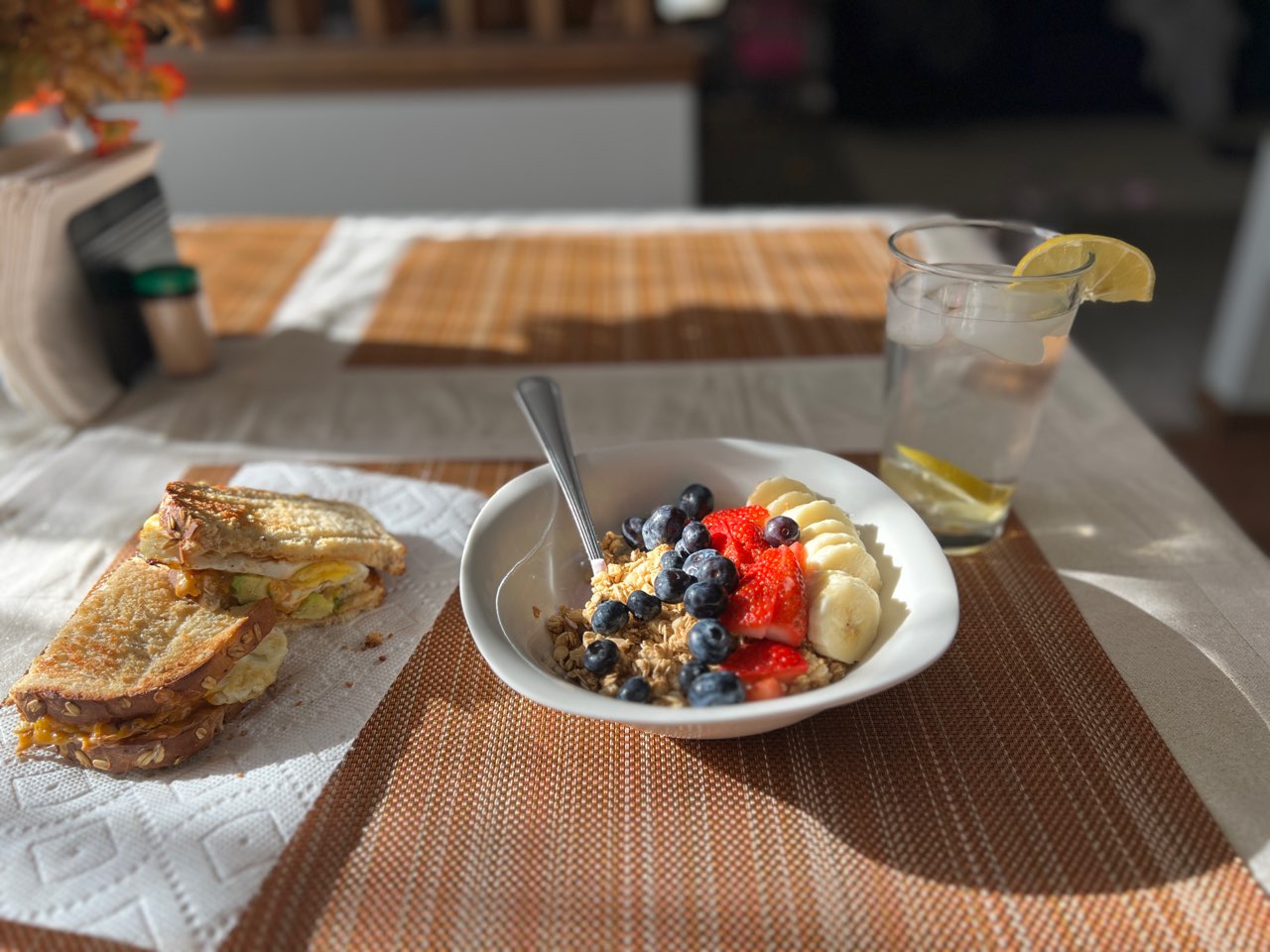 Yogurt Power Fruit Bowl: Directions, calories, nutrition & more | Fooducate