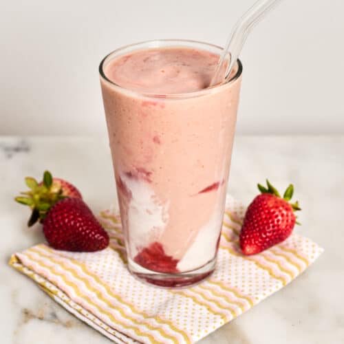 Erewhon Strawberry Skin Glaze Smoothie: Directions, calories, nutrition ...
