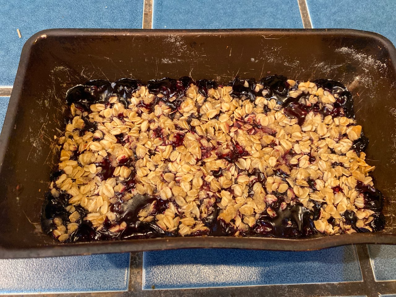 Triple berry crumble: Directions, calories, nutrition & more | Fooducate