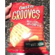 Cheez-It Grooves, Crispy Cracker Chips, Sharp White Cheddar: Calories ...