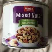 Winco Foods Mixed Nuts: Calories, Nutrition Analysis & More | Fooducate